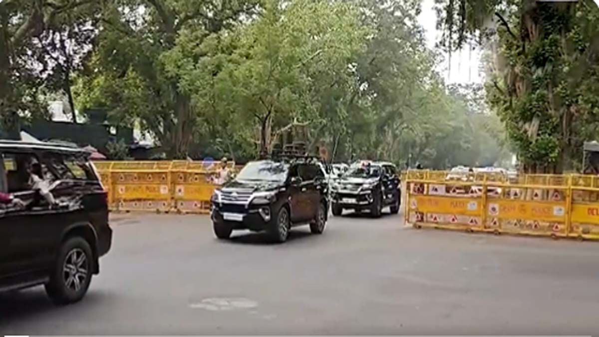 CM Revanth Reddy At Delhi: ఢిల్లీలో సీఎం రేవంత్ రెడ్డి, కాన్వాయ్ చూశారా ...