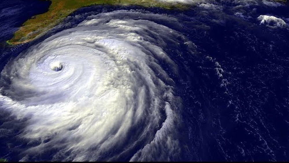 Cyclone Nivar Live Tracker: తుఫాన్ సముద్రంలో కదులుతున్న వీడియో చూశారా ...