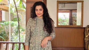 Heroine Meena On Roja: టీడీపీ నేత బండారు వెంటనే రోజాకు క్షమాపణ చెప్పాలి ...