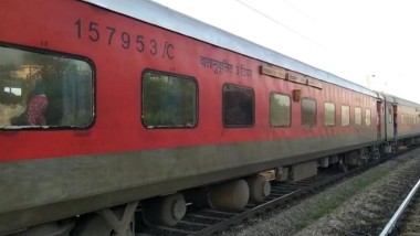 Godavari Express Derails: గోదావరి ఎక్స్‌ప్రెస్‌‌కు తృటిలో తప్పిన పెను ...