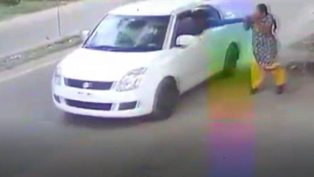 Chain Snatching in Coimbatore: కోయింబత్తూర్ లో రెచ్చిపోయిన చైన్ స్నాచర్ ...